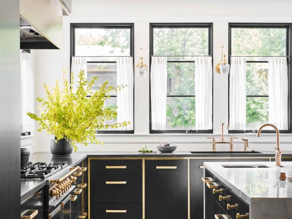 10 Kitchen Window Treatment Design Ideas - WowInteriorIdeas